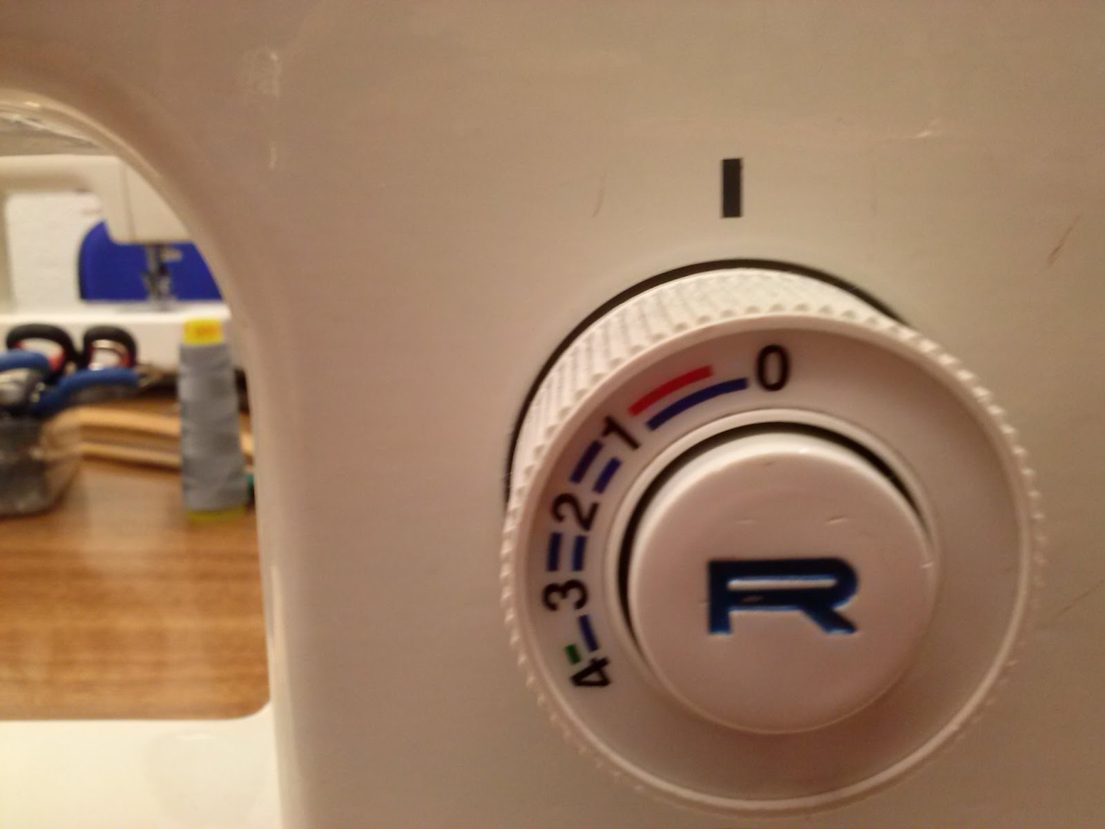 EL RINCON DE LA COSTURA: COSER BOTONES A MÁQUINA